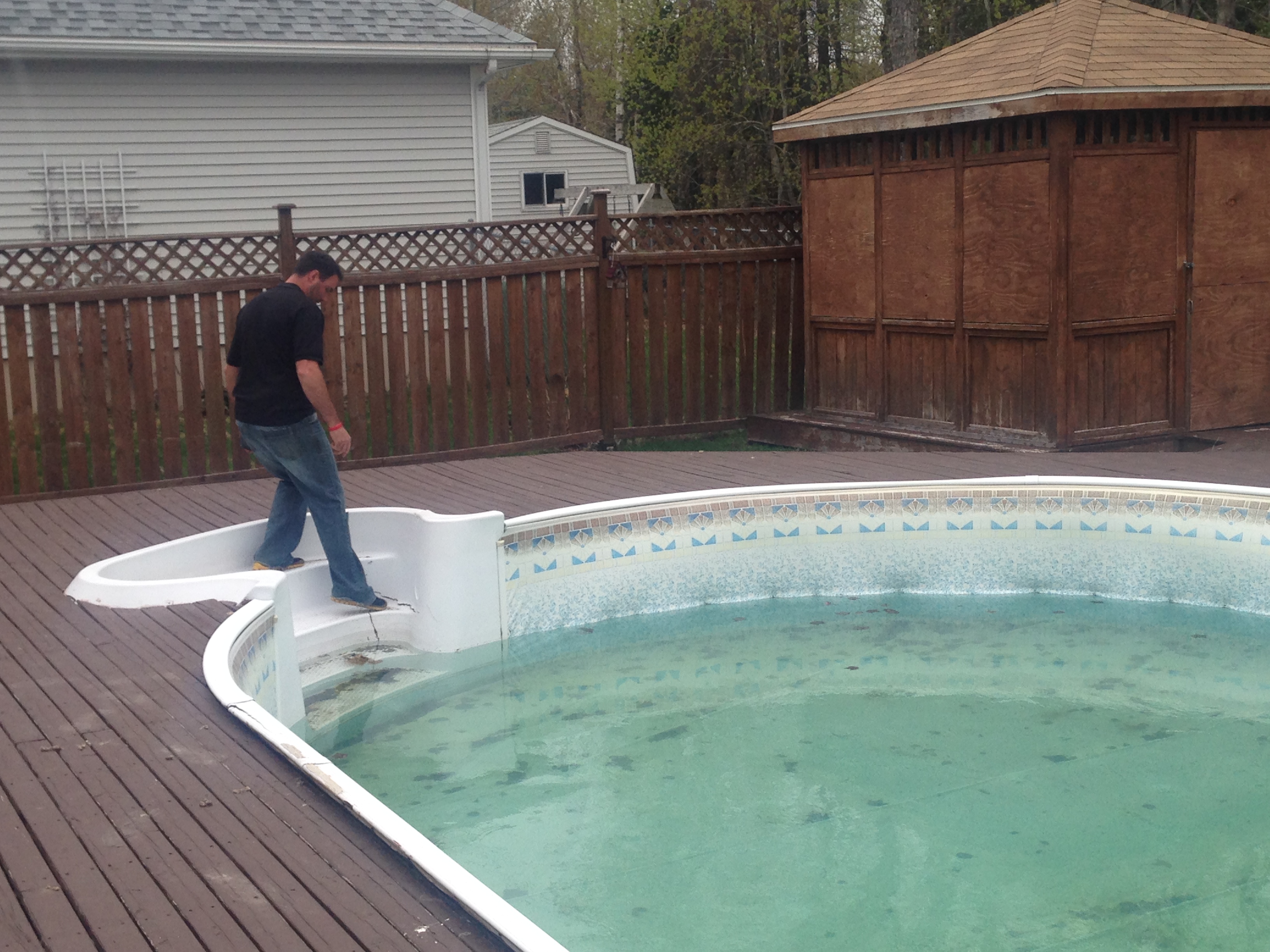 Backyard pools damaged by rough N.B. winter - New Brunswick | Globalnews.ca