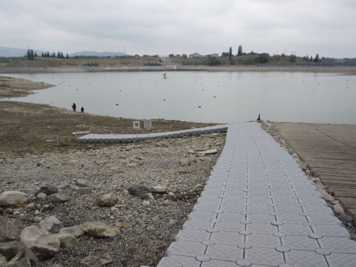 Ghost Lake reservoir shrinks, business owners hope to stay afloat ...