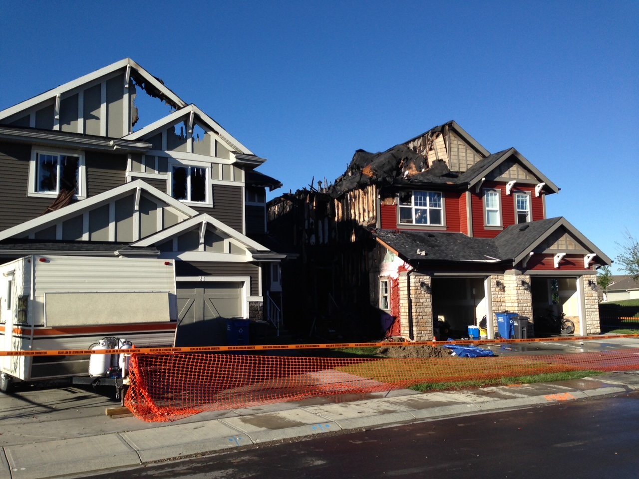 Duplexes badly damaged in Cochrane fire - Calgary | Globalnews.ca