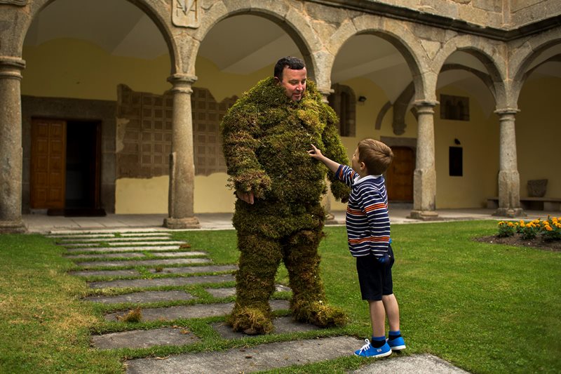 IN PHOTOS: The story behind the ‘moss men’ of Spain | Globalnews.ca