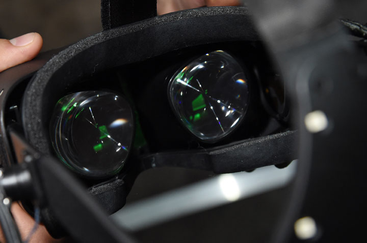 Oculus expanding virtual-reality headset to simulate touch, gestures ...