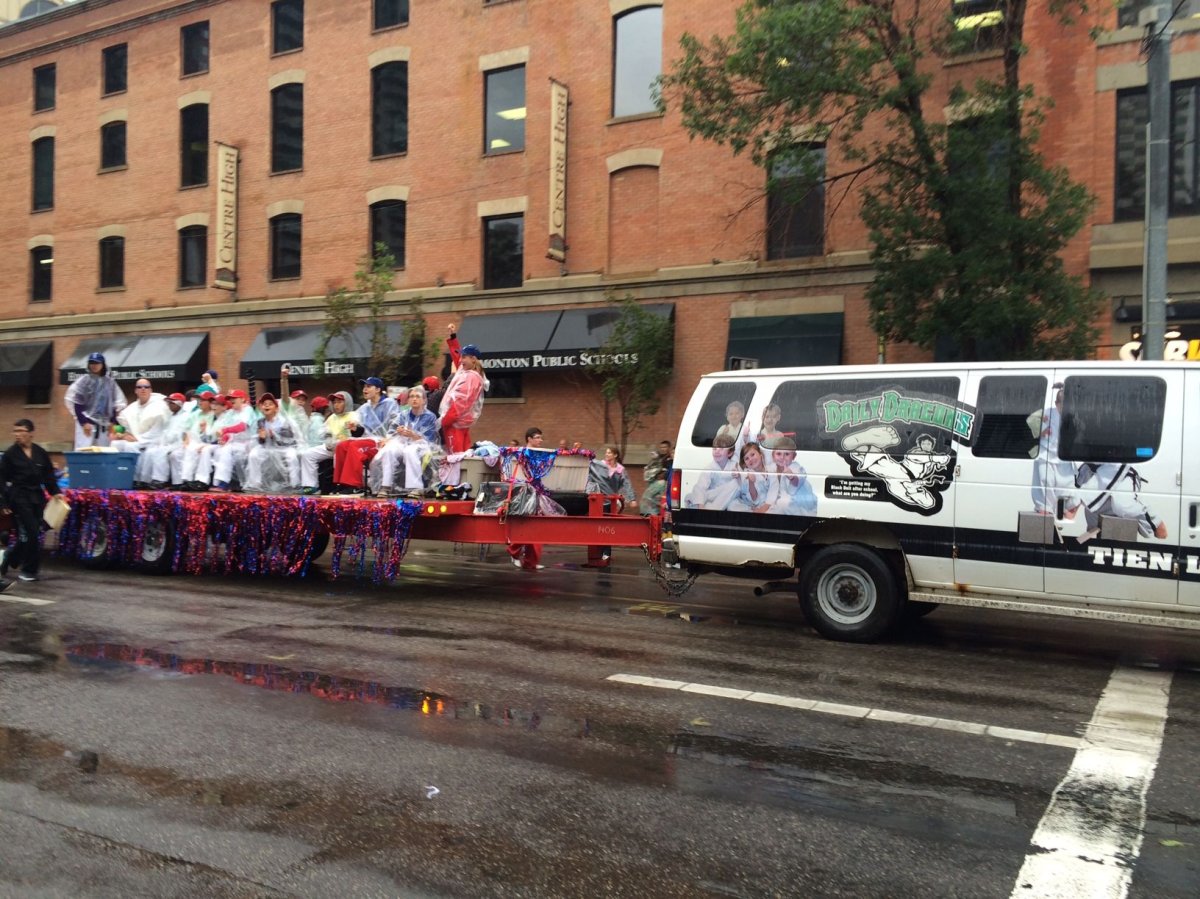 WATCH: You can’t rain on our 2015 K-Days Parade! - Edmonton | Globalnews.ca