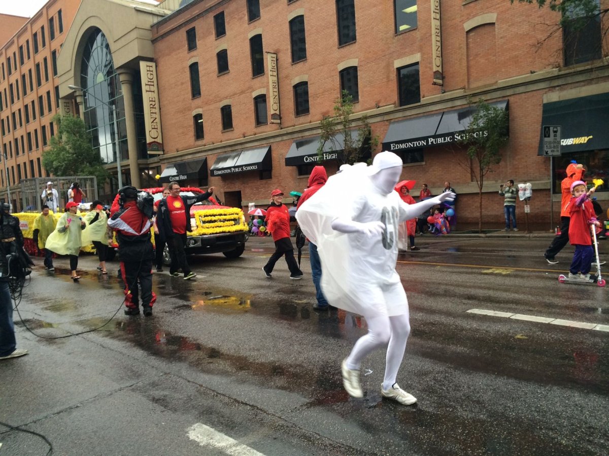 WATCH: You can’t rain on our 2015 K-Days Parade! - Edmonton | Globalnews.ca