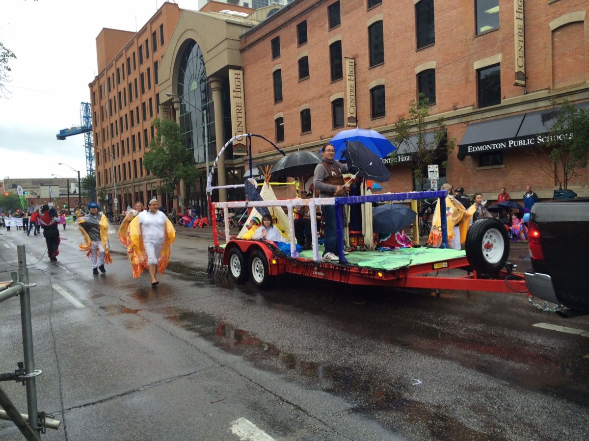 WATCH: You can’t rain on our 2015 K-Days Parade! - Edmonton | Globalnews.ca