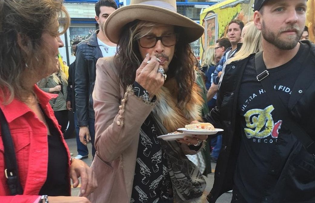 Steven Tyler spotted at Taste of Edmonton | Globalnews.ca