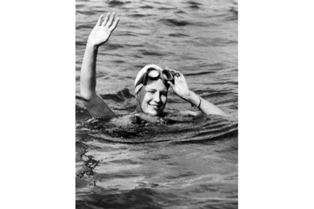 Marilyn Bell back on Lake Ontario ahead of Pan Am Games Torch Relay ...