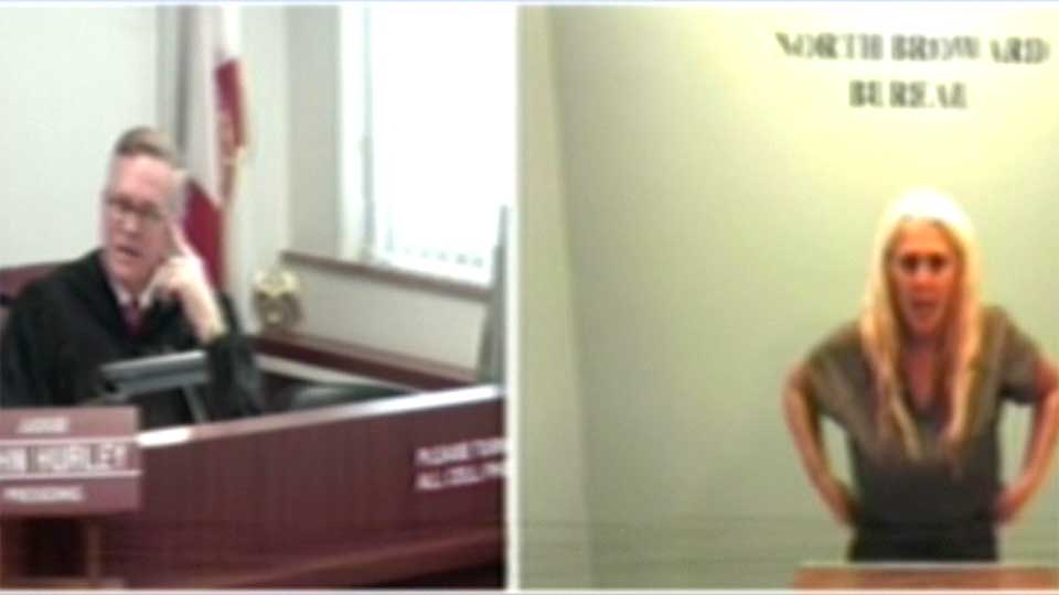 54-year-old porn star ‘Kayla Kupcakes’ flashes judge in Florida ...