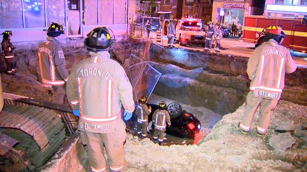 Ford Mustang found in 20-foot hole overnight - Toronto | Globalnews.ca