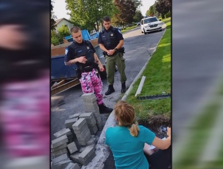 Pierrefonds woman gets creative in Canada Post protest - Montreal ...