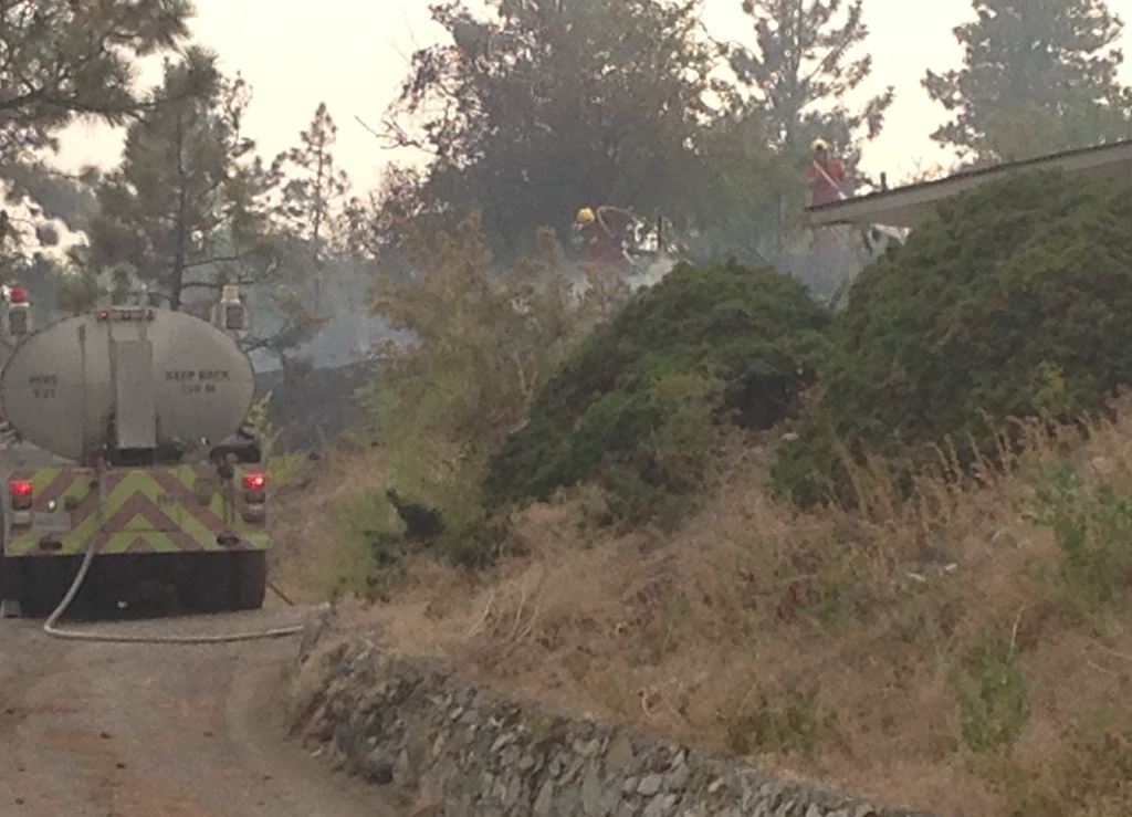 Peachland fire gets very close to homes | Globalnews.ca