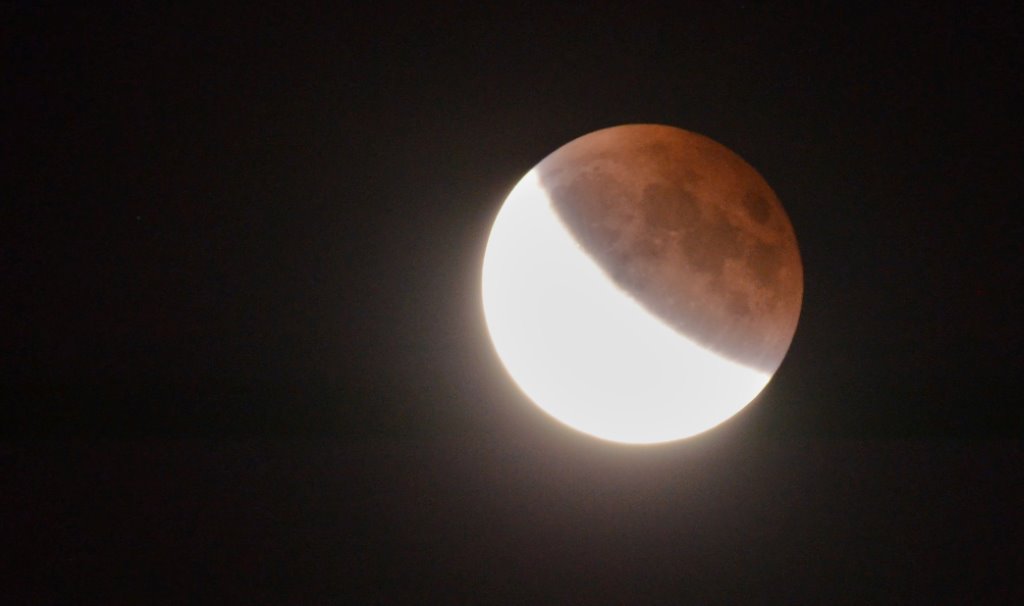 PHOTOS: Rare supermoon eclipse delights watchers across B.C ...