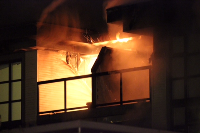 Crews battle fire at large apartment building in Surrey - BC ...