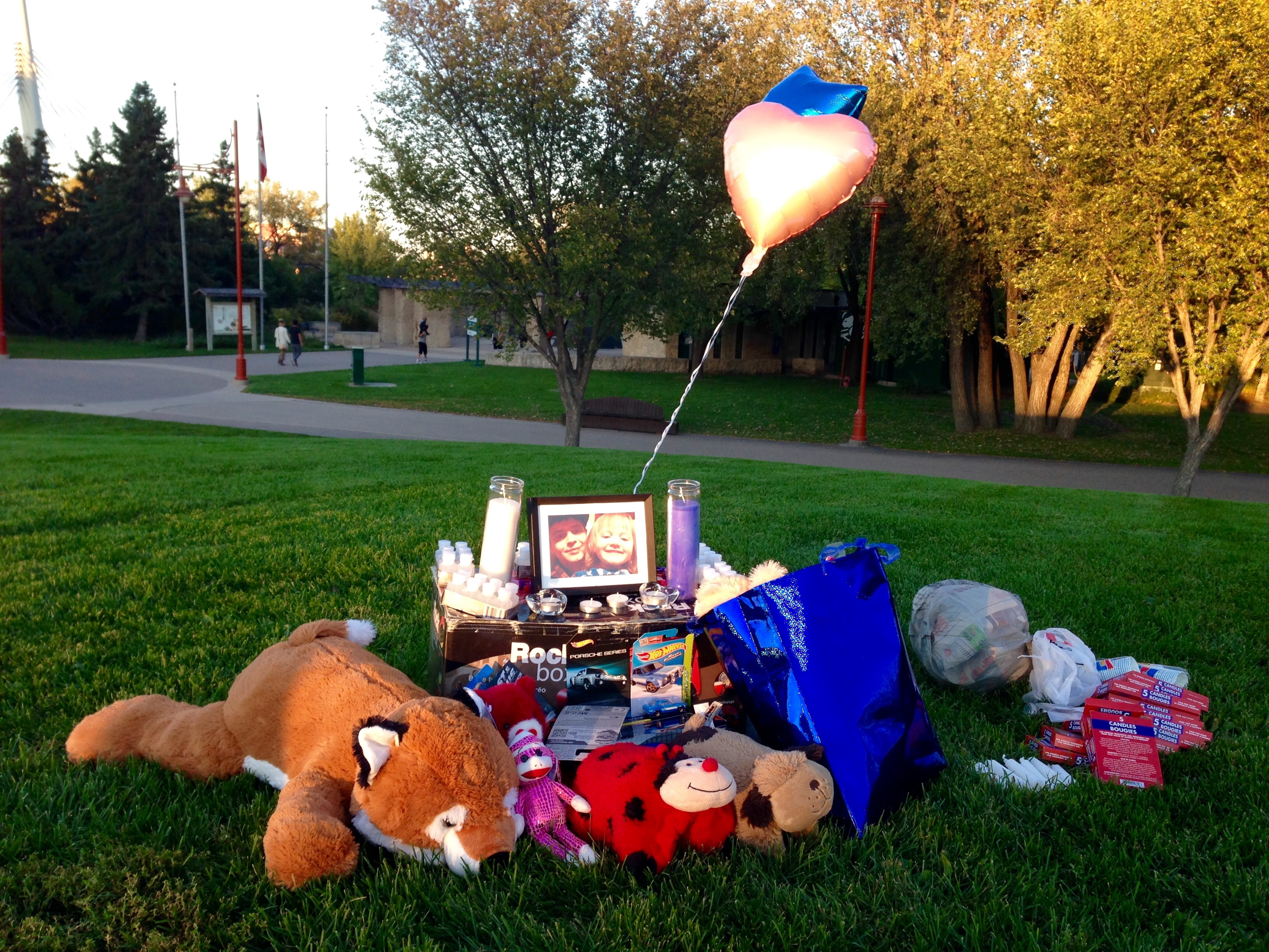 Winnipeggers hold candle light vigil for Hailey Dunbar-Blanchette ...