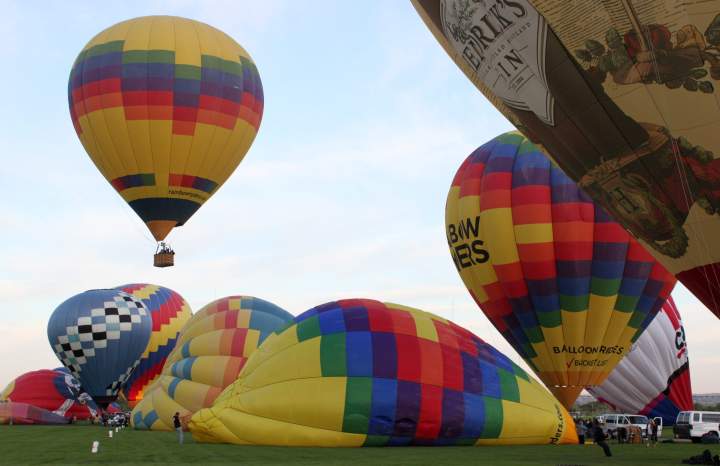 Thousands of spectators flock to Albuquerque’s annual balloon fiesta ...