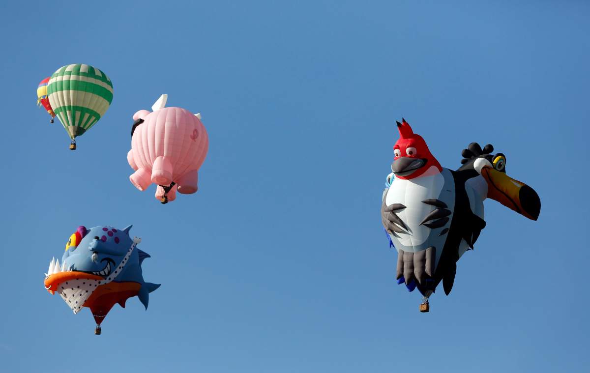 Thousands of spectators flock to Albuquerque’s annual balloon fiesta ...