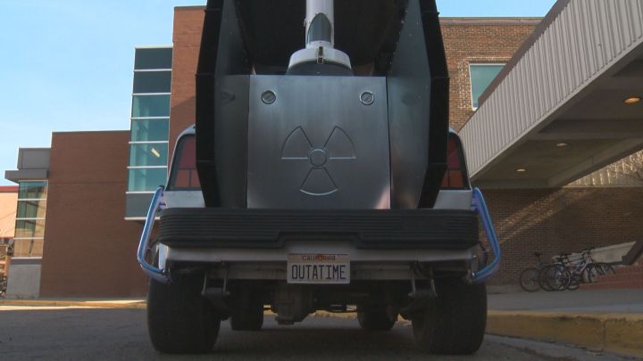 DeLorean golf cart comes complete with Mr. Fusion cooler for the course ...