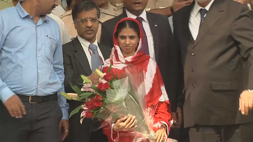 Deaf-mute woman arrives back in India for reunion with family 12 years ...