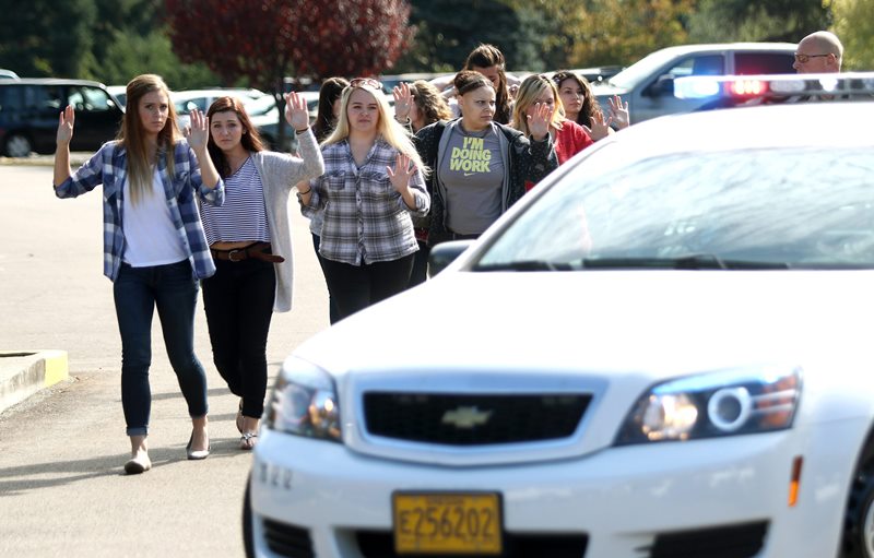 Alleged gunman in Oregon college shooting identified as Chris Harper ...