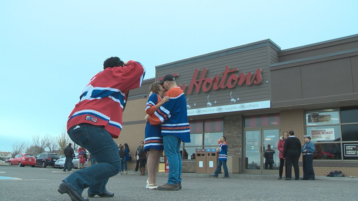 Alberta couple ties the knot in local Tim Hortons | Globalnews.ca