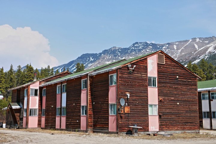 Ghost Town Mysteries: the lonely church of Cassiar, B.C. | Globalnews.ca