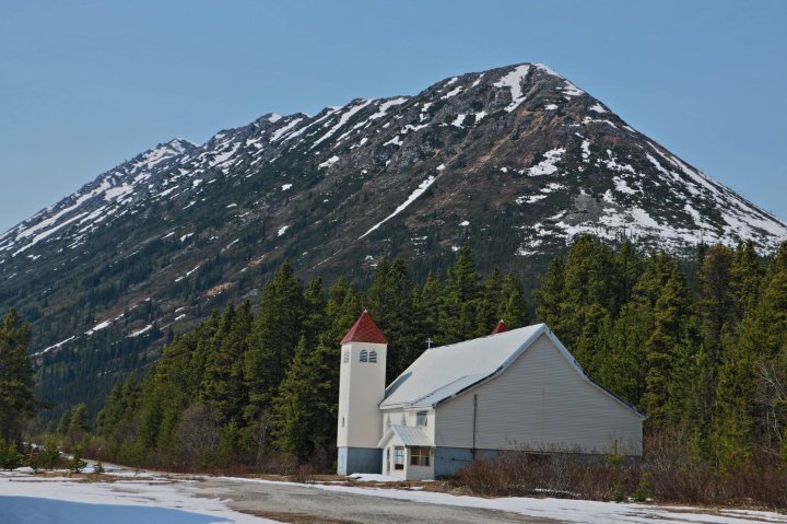 Ghost Town Mysteries: the lonely church of Cassiar, B.C. | Globalnews.ca