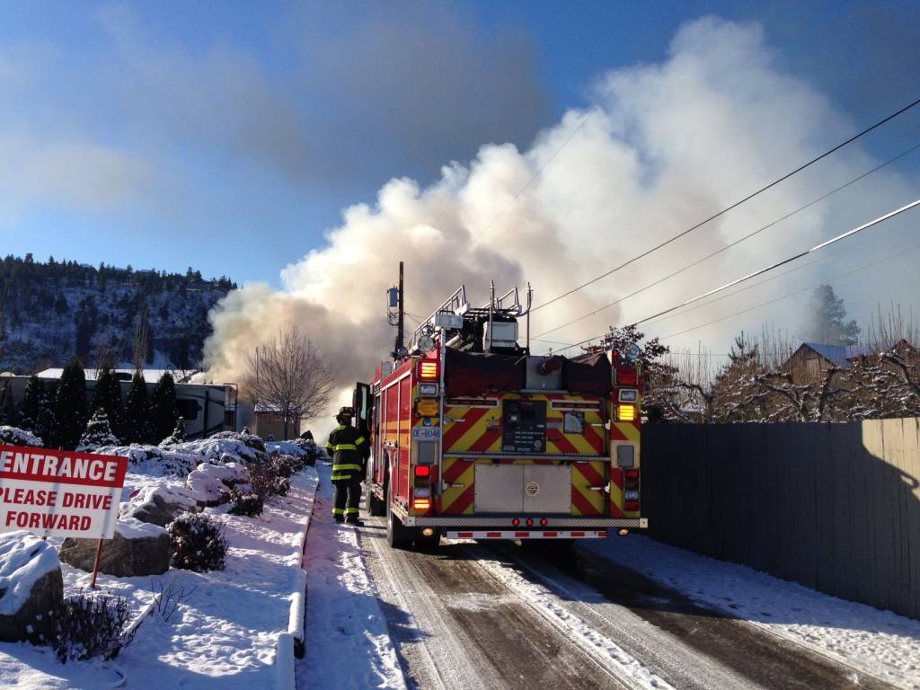 Man inside burning RV escapes with minor injuries | Globalnews.ca