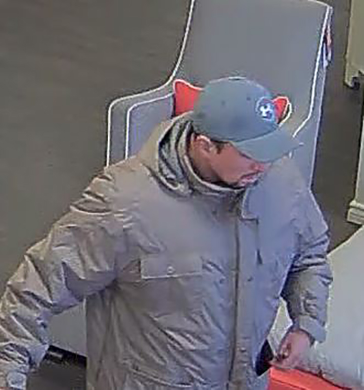 Police looking for 3 suspects after $1,500 baby stroller stolen in ...