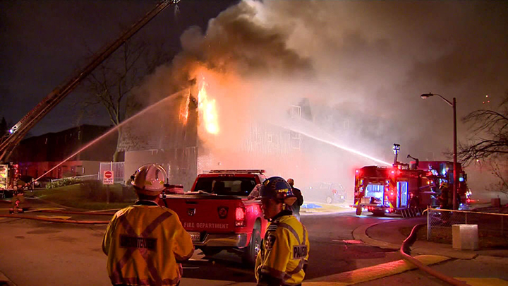 Massive fire rips through town house complex in Brampton, 8 homes ...