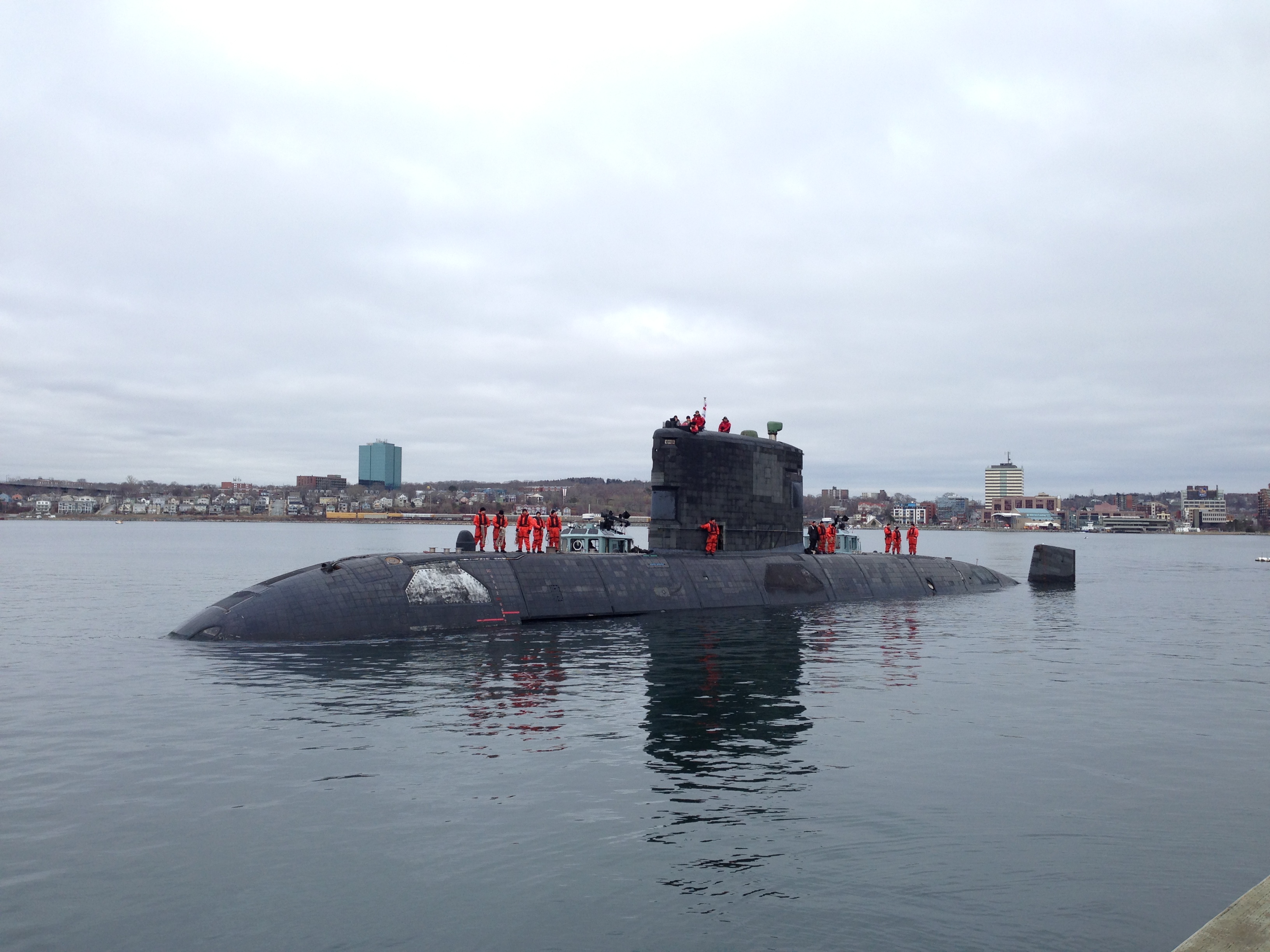 HMCS Windsor receives heartfelt welcome home after 105 days at sea ...