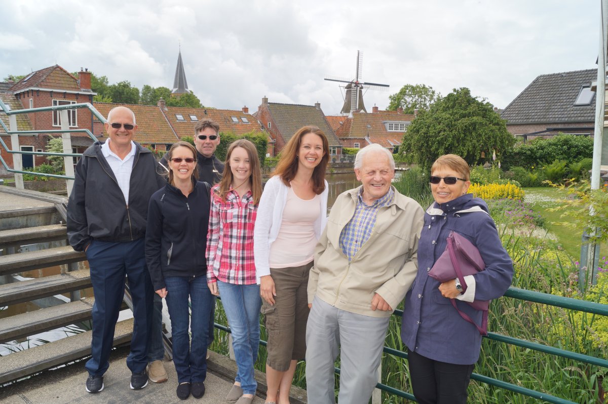 One photo closes a 61-year gap, reuniting family an ocean away ...