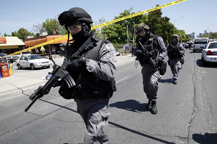Toronto police buy military-style rifles for front-line officers ...