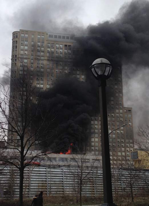 Fire erupts at downtown Toronto building under construction - Toronto ...