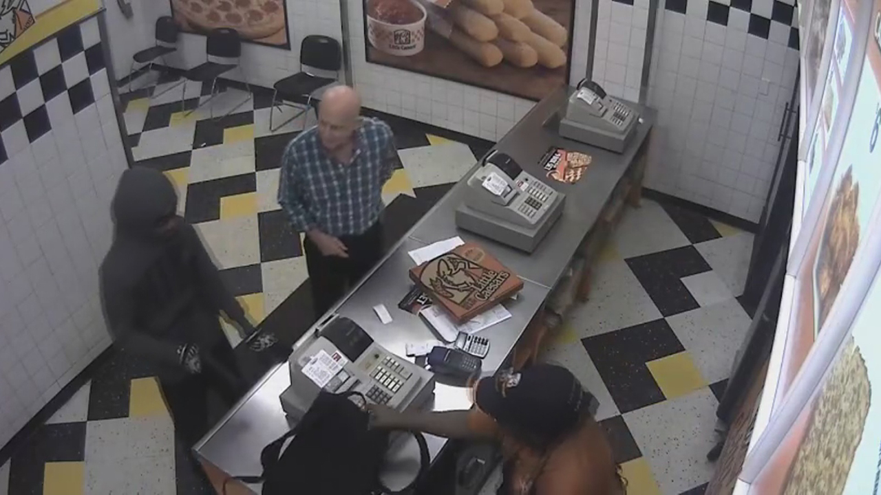 WATCH: Polite robber apologizes as he robs pizza place, says his ‘kids ...