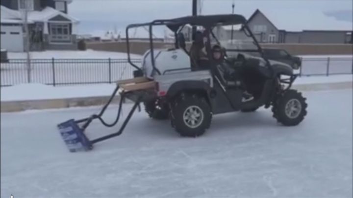 Alberta engineers design homemade Zamboni for outdoor rink | Globalnews.ca