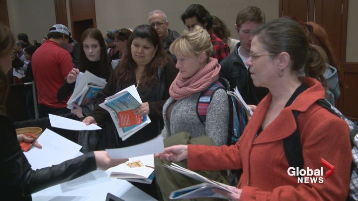 Hundreds of job seekers line up at Calgary fair - Calgary | Globalnews.ca
