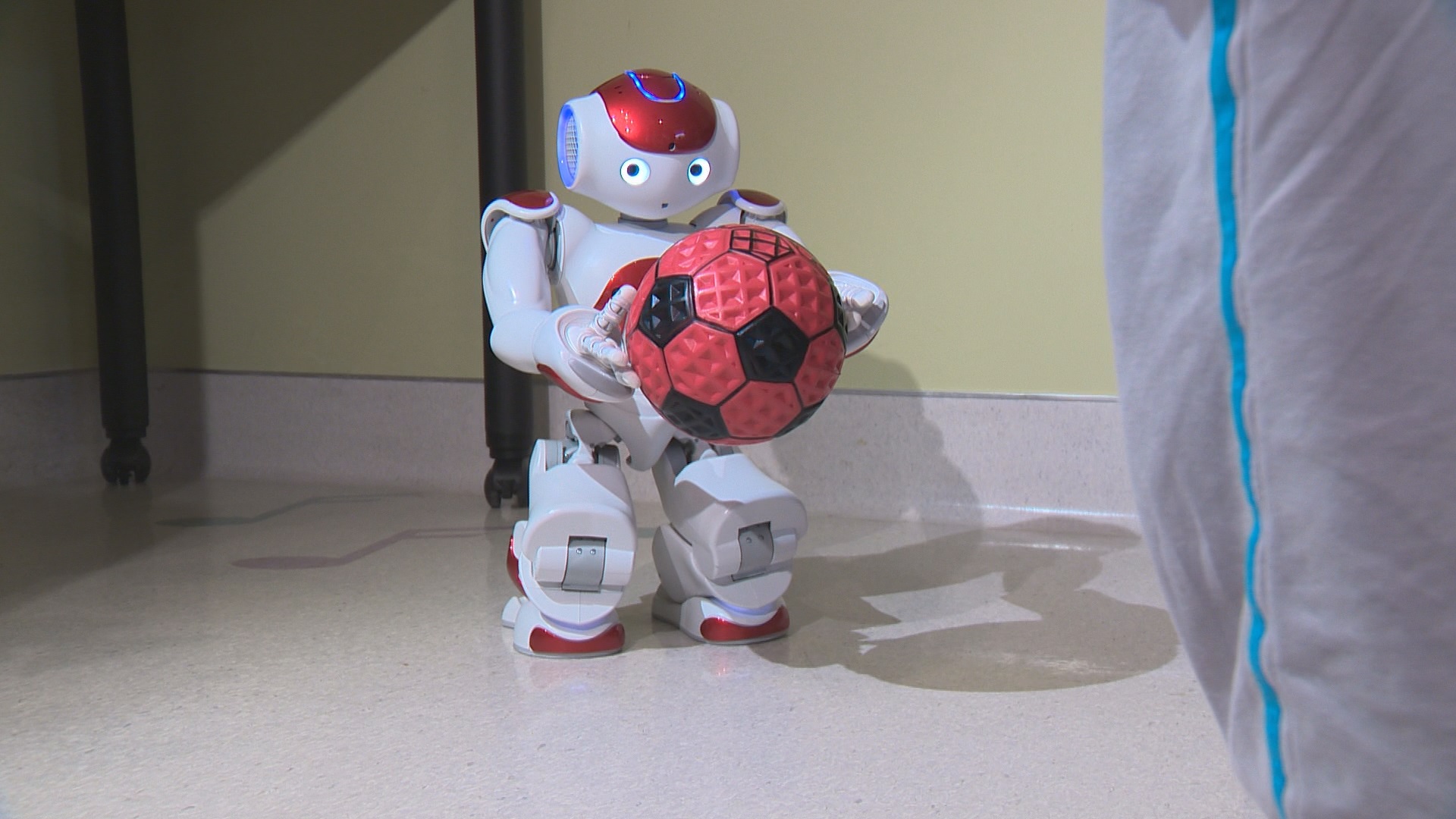 ‘Chip’ the robot a big hit at Chinook Regional Hospital - Lethbridge ...