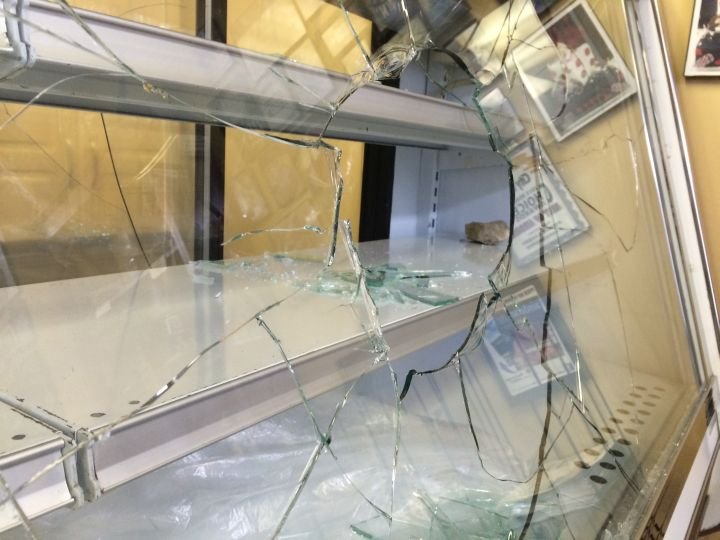 Alberta bakery cleaning up after morning smash and grab | Globalnews.ca