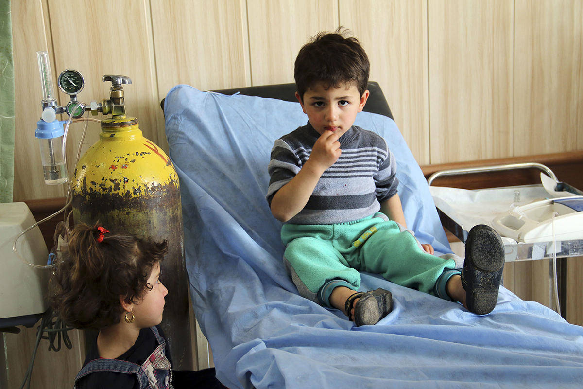 ISIS chemical attacks kill child, wound 600 in northern Iraqi city ...
