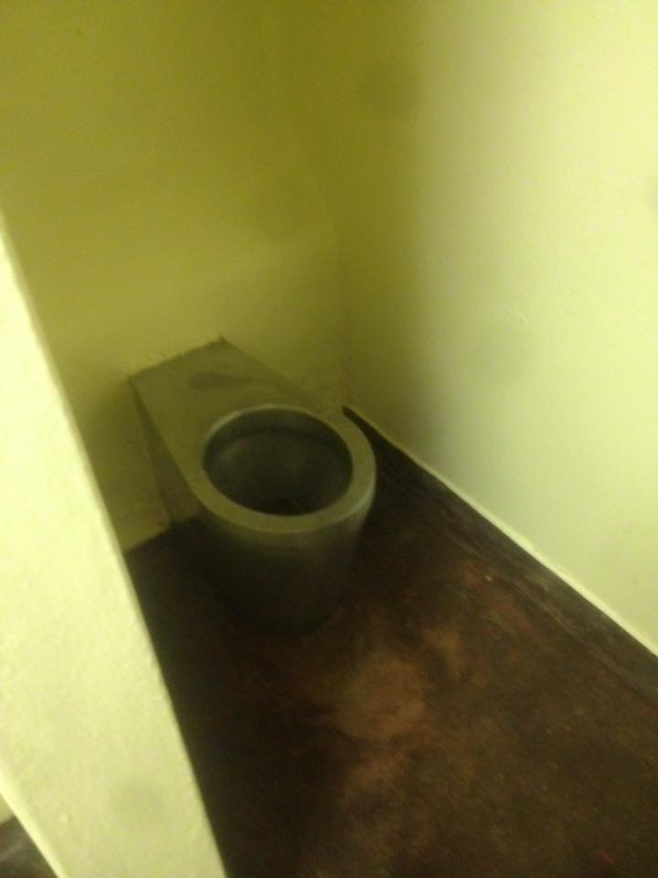 Police cell gets glowing 4-star review from UK detainee - National ...