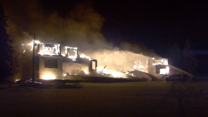 Raging fire destroys house near Red Deer | Globalnews.ca