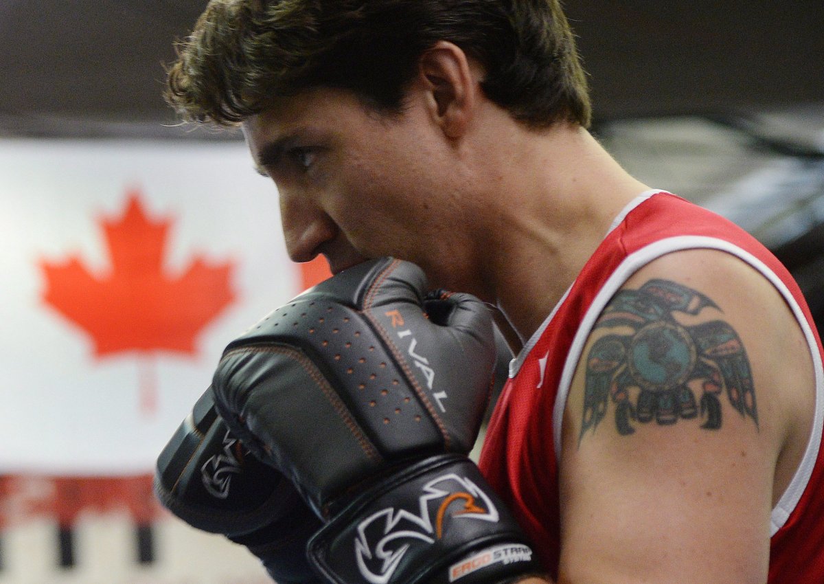 Justin Trudeau goes boxing in NYC ahead of signing Paris climate deal ...
