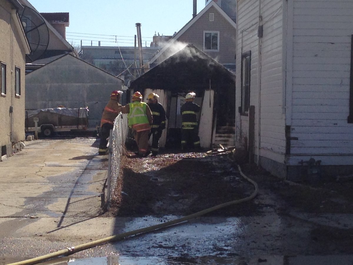 Fire rips through garage on Alexander Avenue - Winnipeg | Globalnews.ca