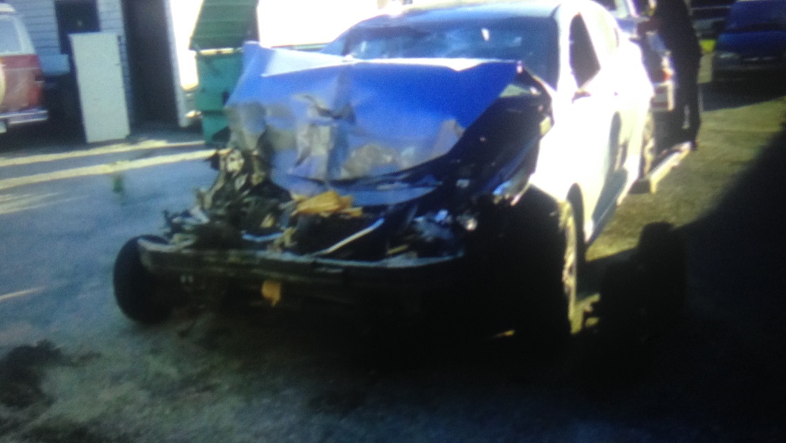 Erratic driver causes damage, crashes car | Globalnews.ca