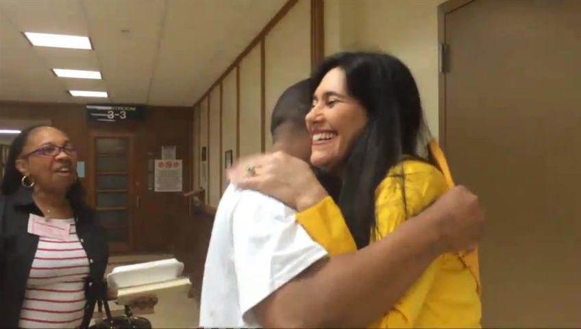 Judge who recognized convict as former classmate meets up with him upon ...