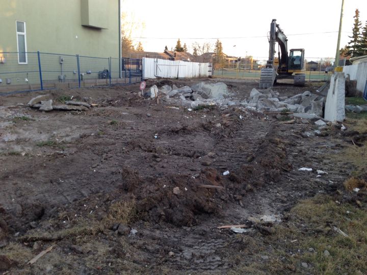 Former home of Alvin and Kathryn Liknes demolished | Globalnews.ca