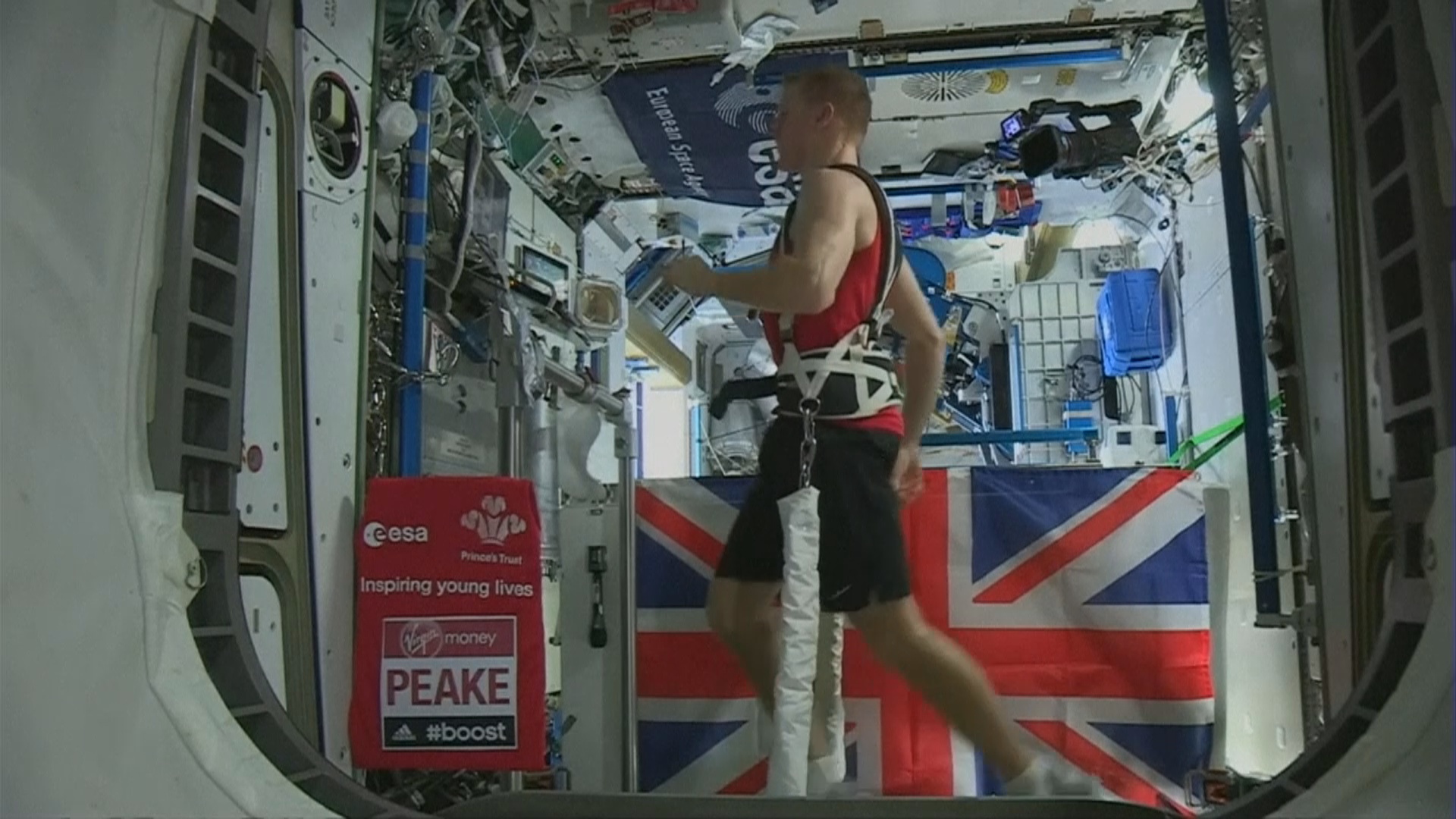 Astronaut Tim Peake crosses London Marathon finish line from space ...