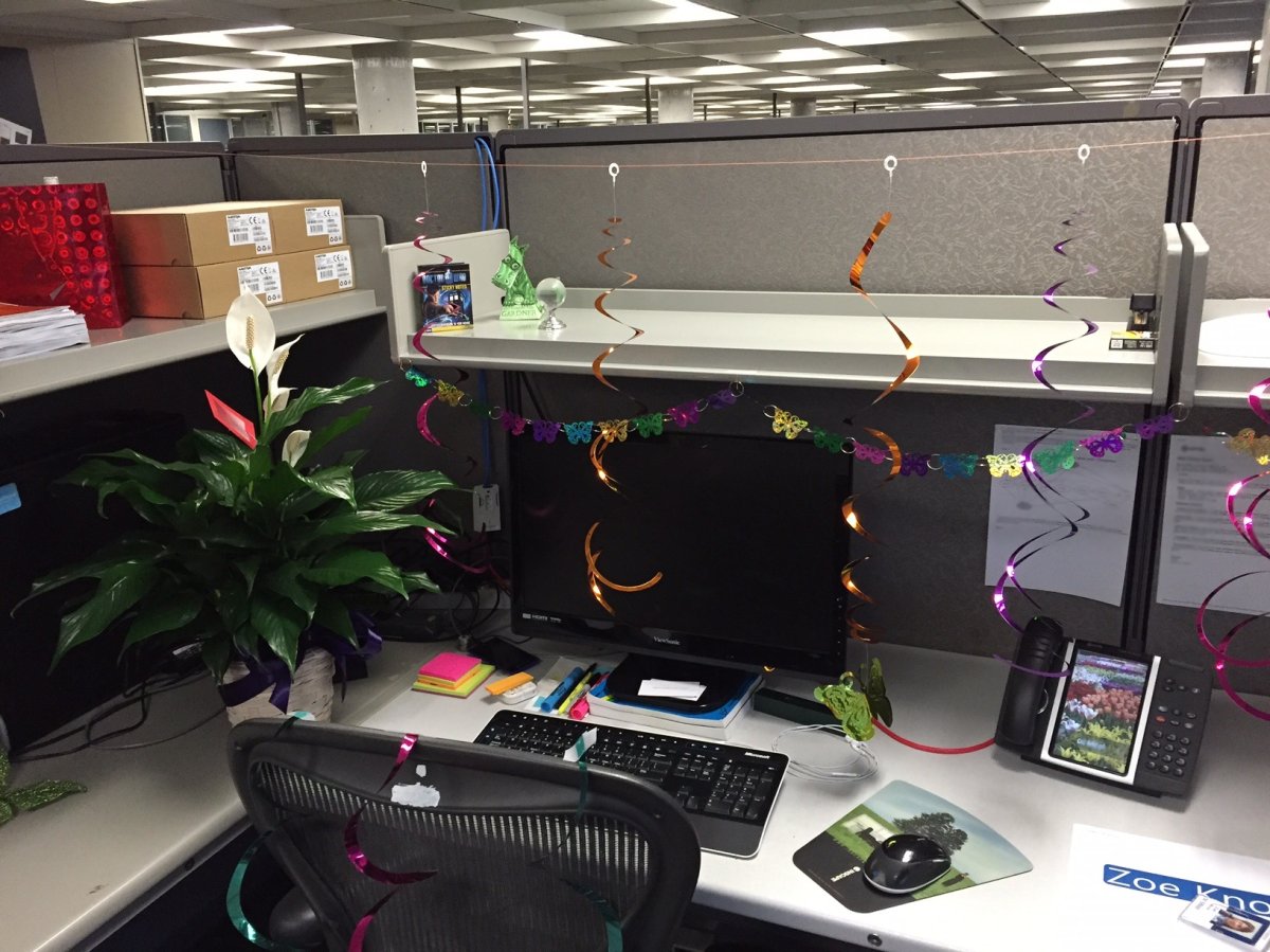 Co-workers celebrate trans Ottawa woman’s coming out in ‘amazing’ way ...