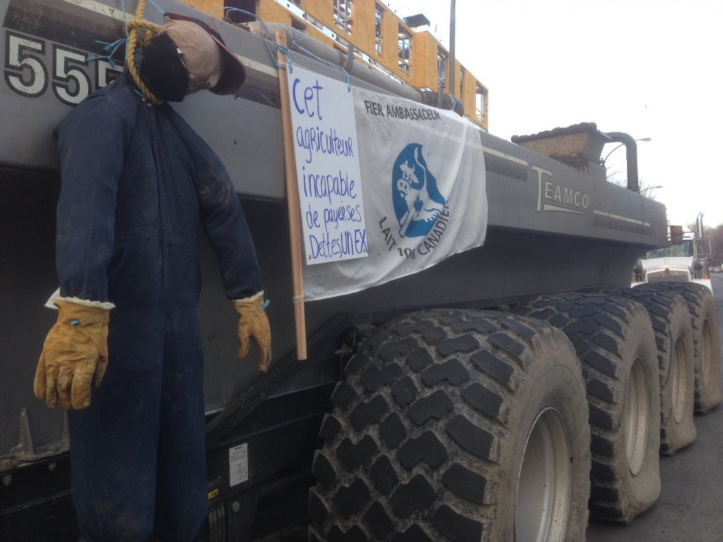 Quebec milk producers head to Ottawa by tractor | Globalnews.ca