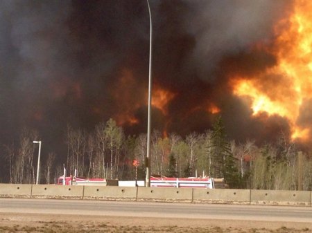 All of Fort McMurray evacuated as wildfire intensifies | Globalnews.ca