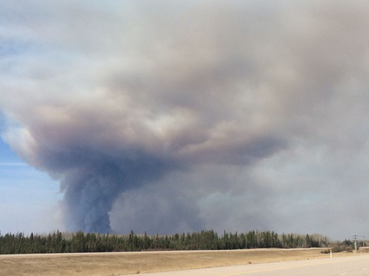 All of Fort McMurray evacuated as wildfire intensifies | Globalnews.ca
